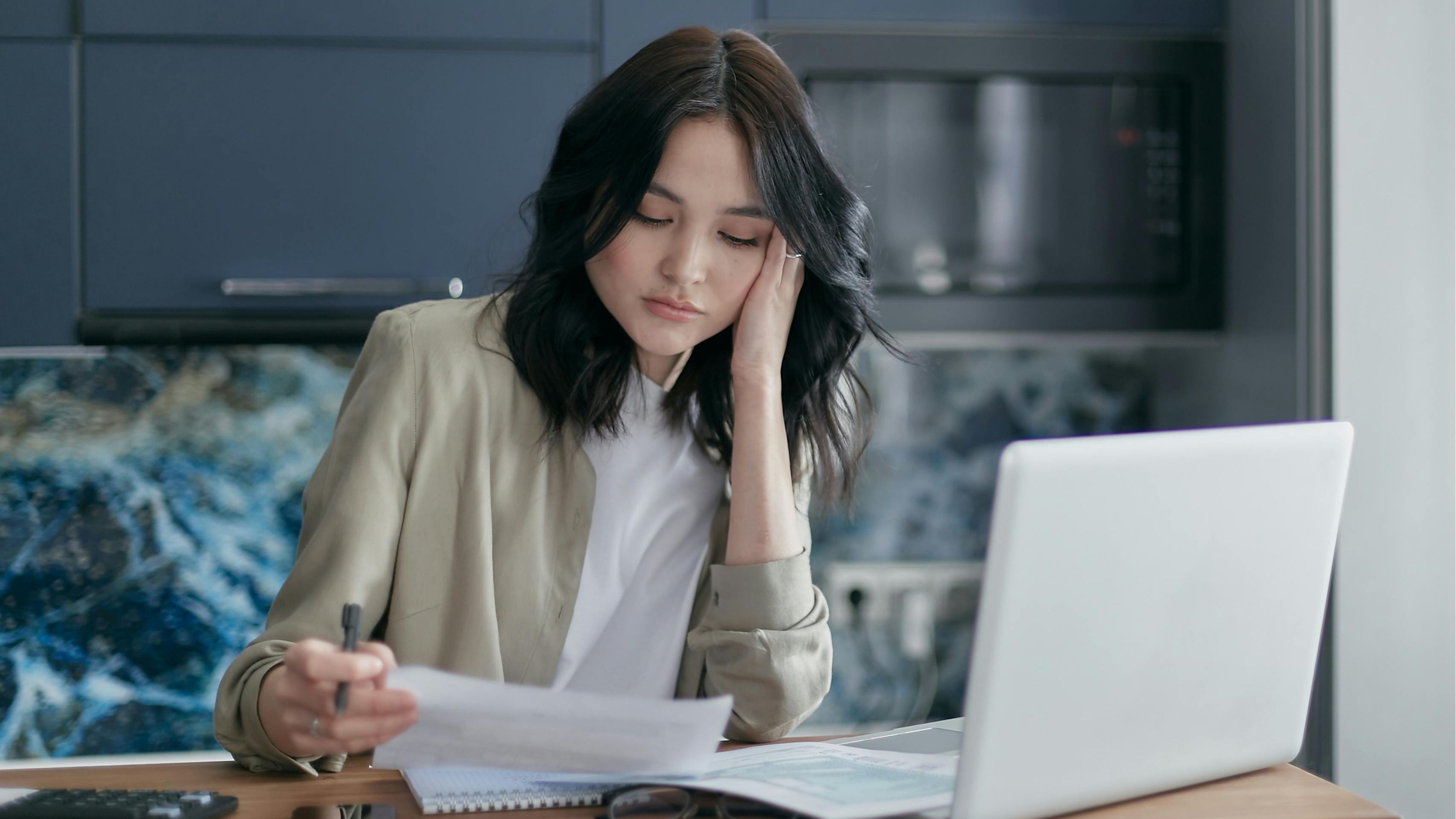 Woman asks how much Singaporeans have saved by their late 20s, netizens ...