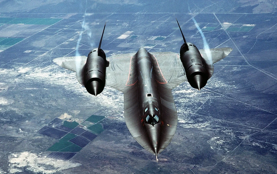 Retired SR-71 officer links jet's retirement to F-22 bid