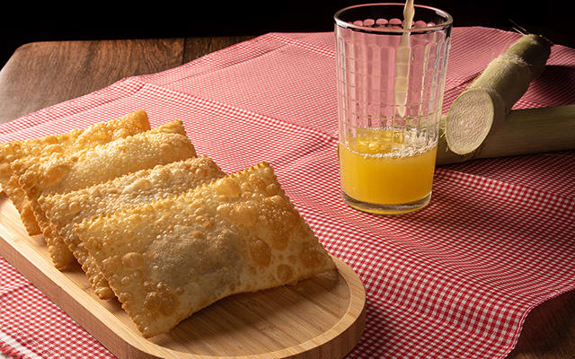 Pastel sem glúten e sem lactose? É possível e fica muito crocante se ...