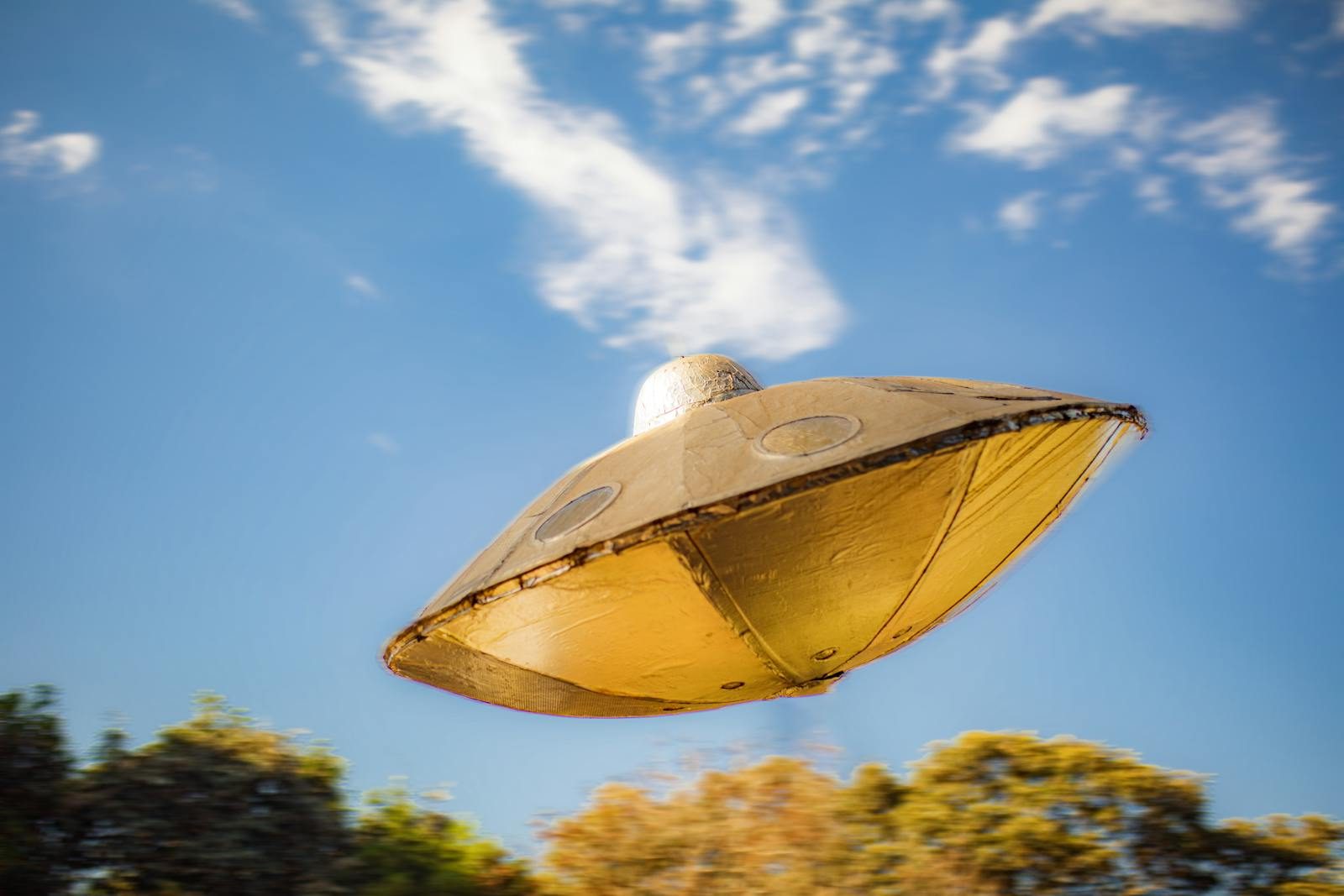 Acorn-shaped UFO crashes and soldiers seal Pennsylvania forest