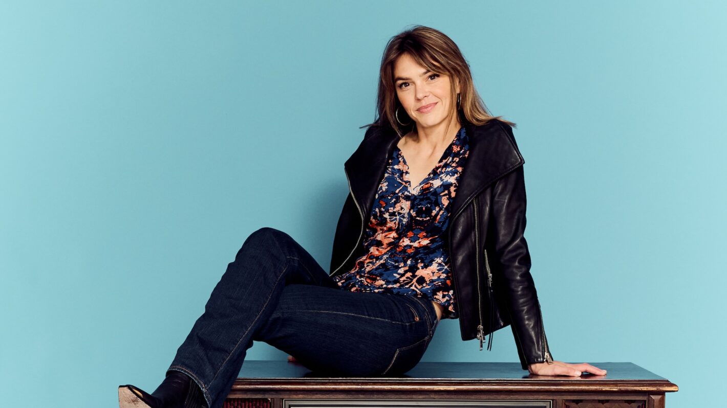 FNL’s Aimee Teegarden predicts what Julie & Matt are doing today