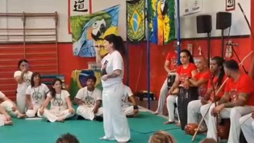 Iglesias celebra la capoeira: a sorpresa Claudia Aru canta “In tundu ...