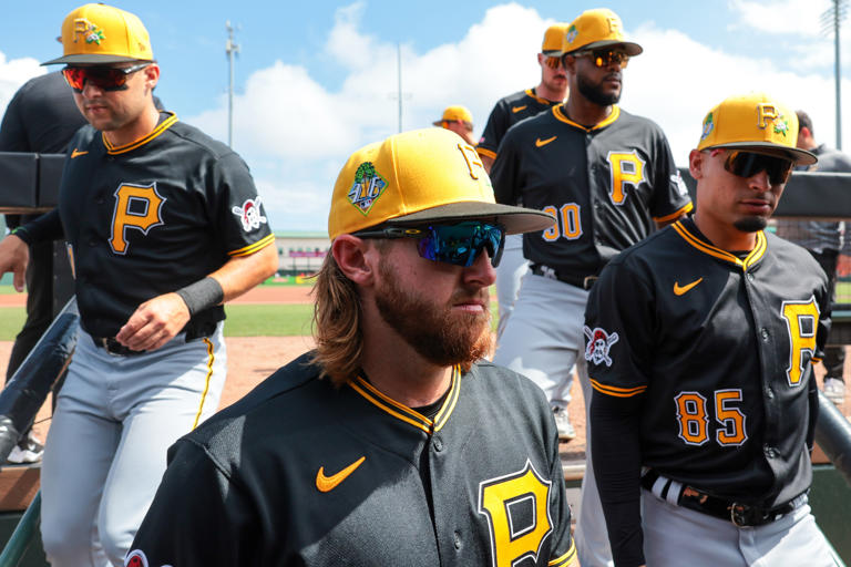 Pirates select Davis Wendzel, transfer Chris Devenski to 60-day IL