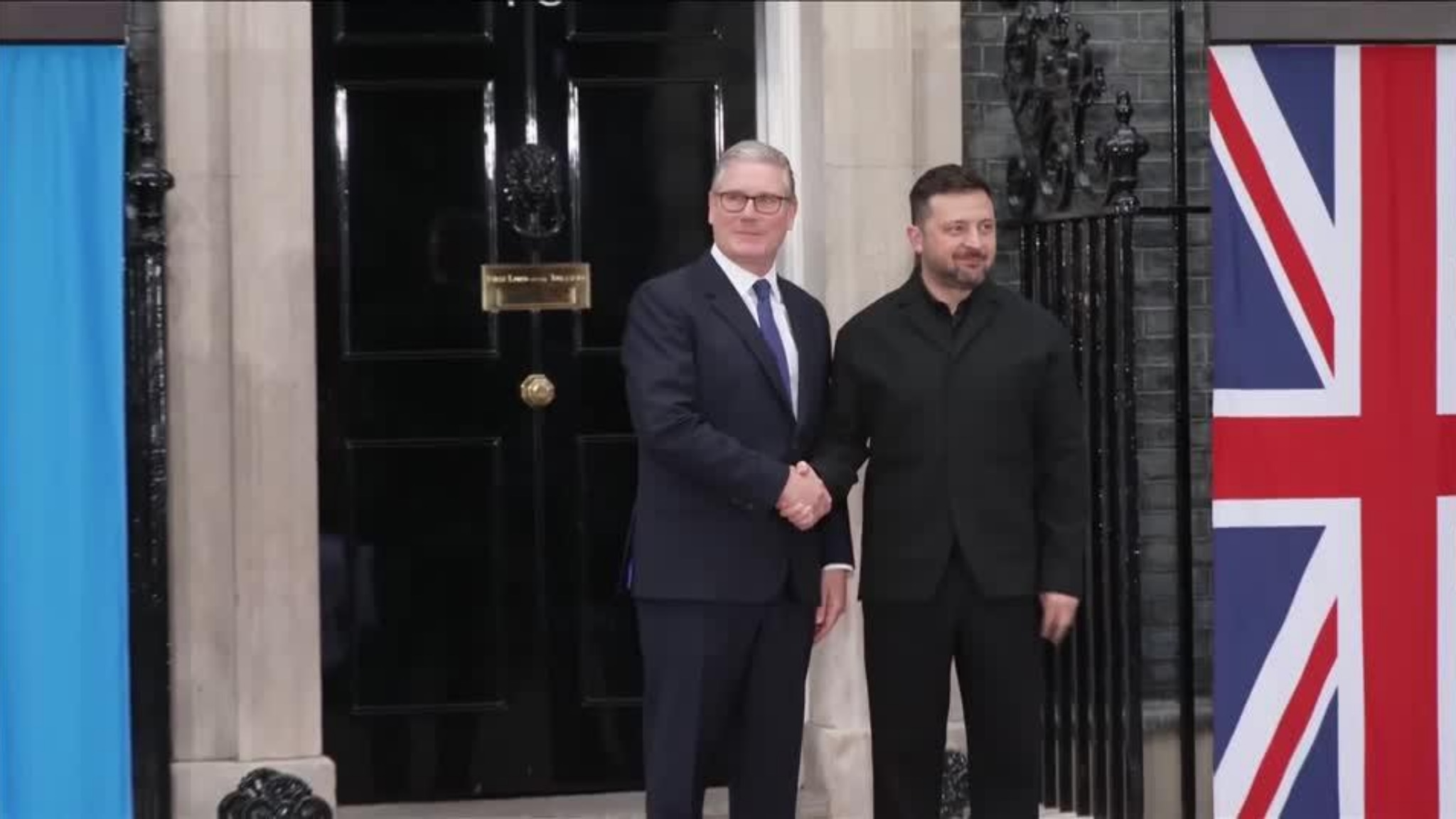 Zelensky a Londra: "Congelare le linee è la via più rapida per una ...