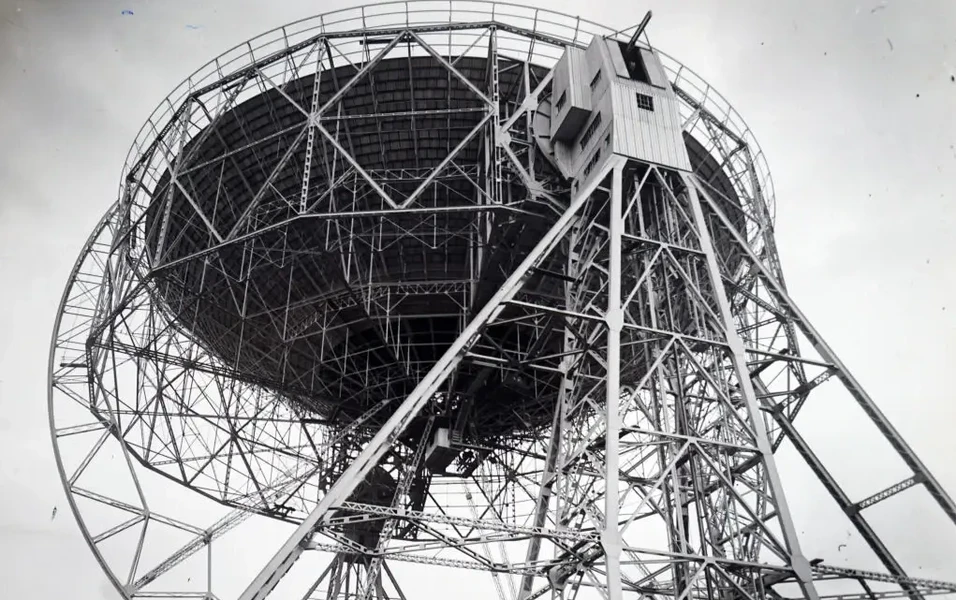 White dwarf-red dwarf duo identified as source of rare radio bursts