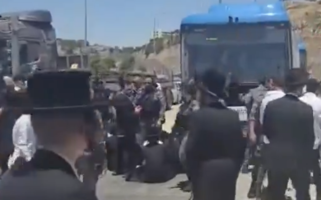 Haredim block traffic at south Jerusalem checkpoint after arrest of ...
