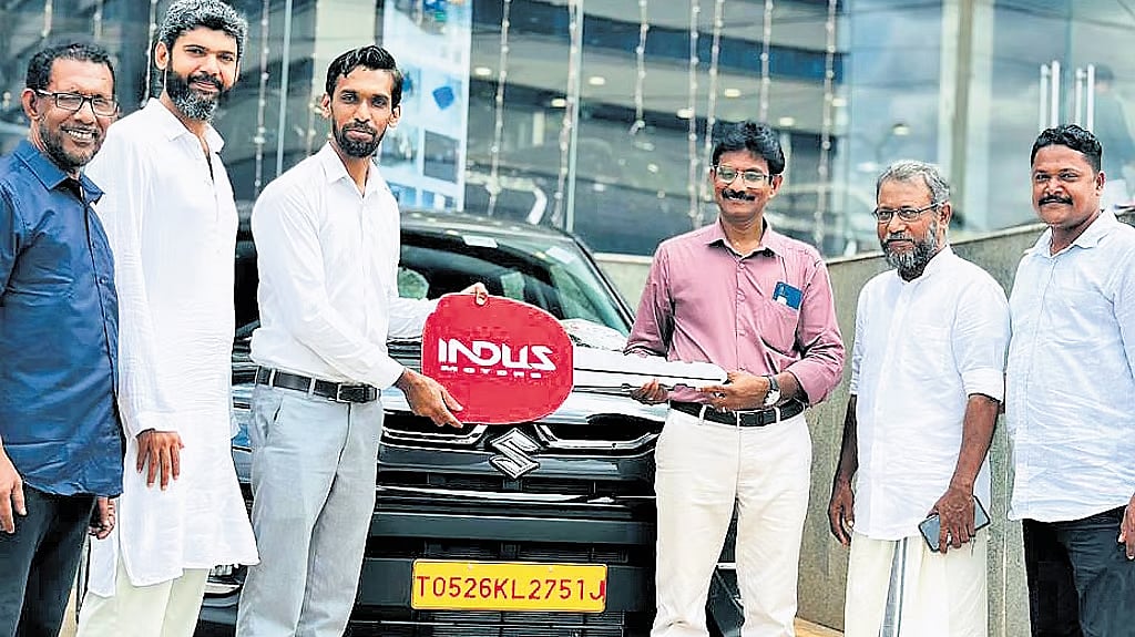 Grand farewell! ‘Game changer’ headmaster drives home in car gifted by ...