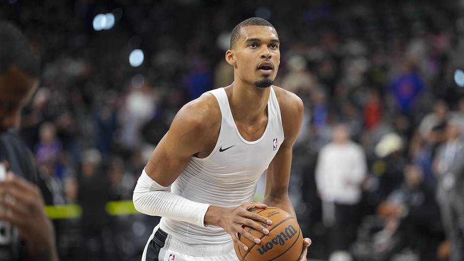 Charles Barkley references Rockets 1995 title in defense of Spurs ...
