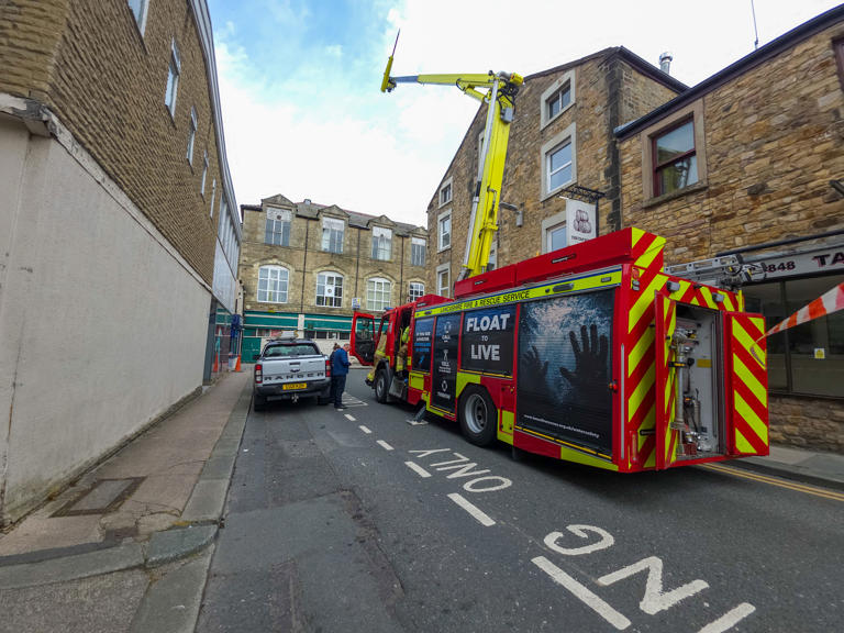 Police evacuate pub and shut road as 'derelict' building in Lancaster ...