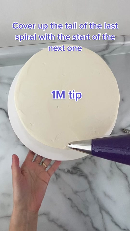 Pipe a perfect buttercream spiral border with this simple trick