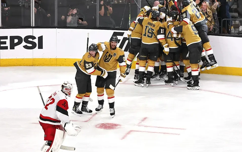 Golden Knights edge Hurricanes in historic double OT to lead 2-1