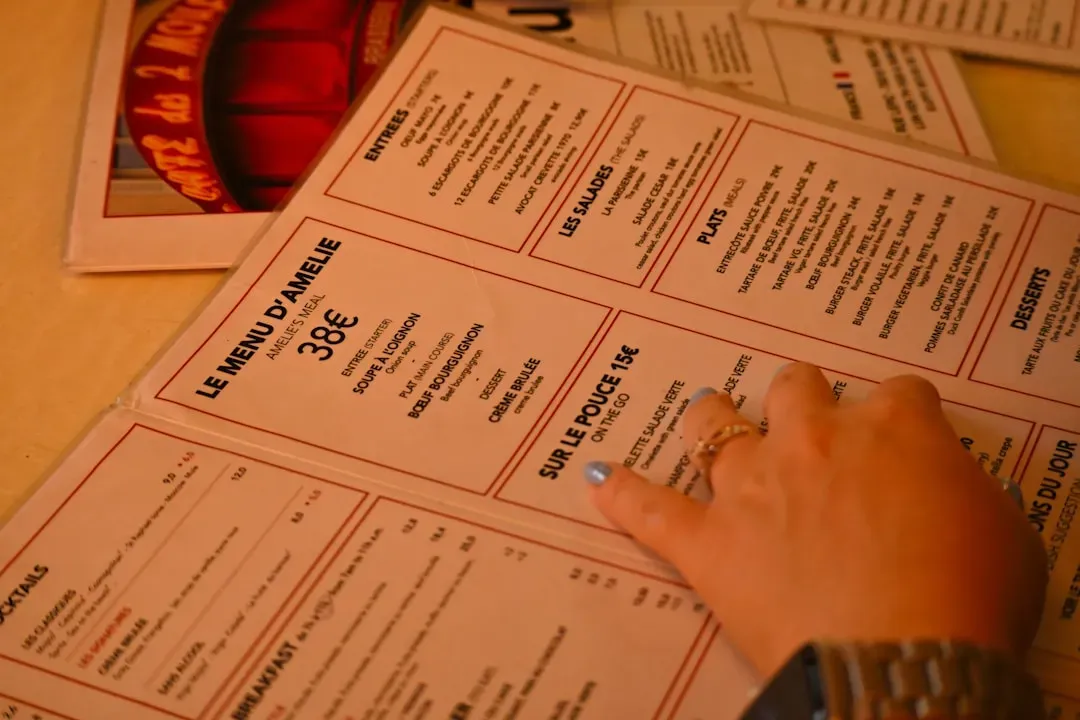 7 restaurant menu red flags chefs say should send you walking out
