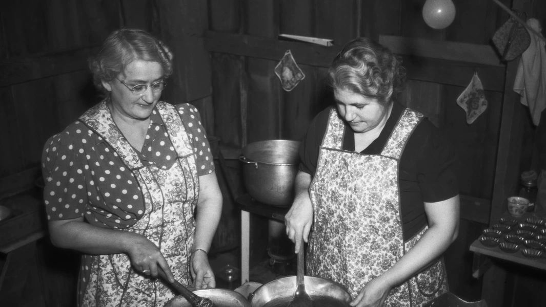 Baking Kentucky apple cake with Southern charm