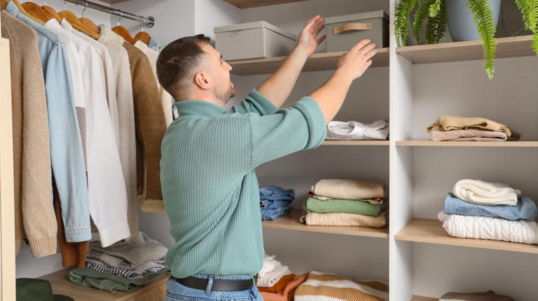 The amount of space you need to comfortably fit a walk-in closet
