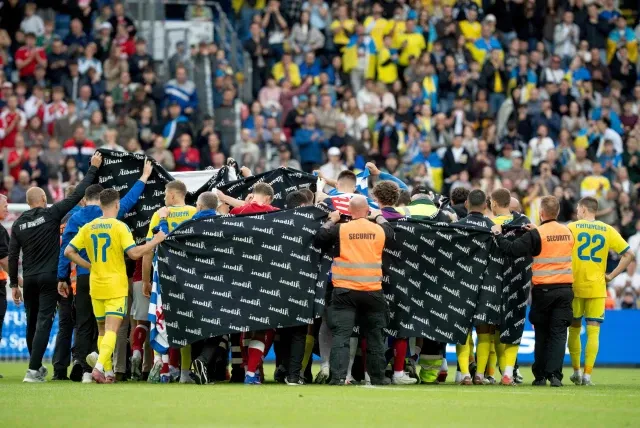 Christian Eriksen, jugador danés que se desplomó en partido contra ...
