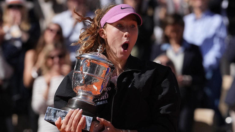 French Open winner Mirra Andreeva quickly corrects trophy pose after ...