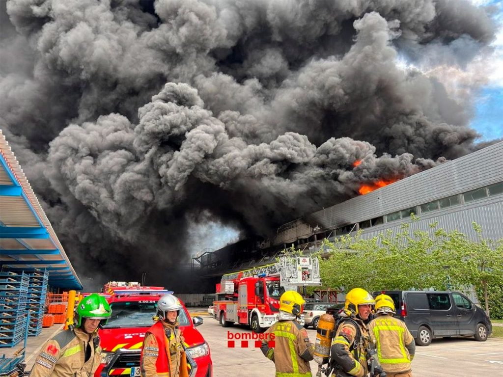 Street – catastrophe chez Honda : un violent incendie frappe le cœur ...