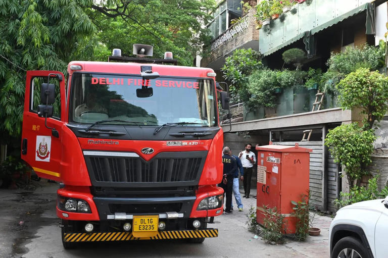 Eight rescued, one pet dog dies in New Friends Colony building fire