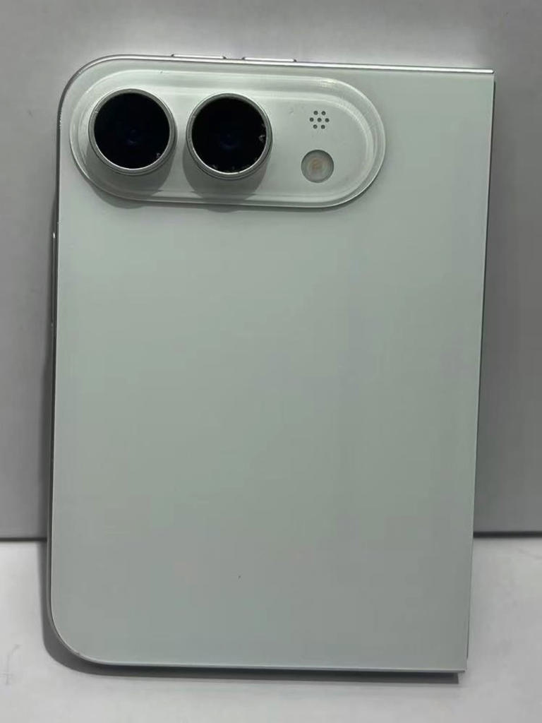 iPhone Ultra : le design du premier modèle pliable d'Apple se précise ...