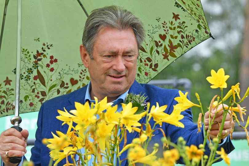 Alan Titchmarsh helped The Repair Shop star through his 'desperate ...