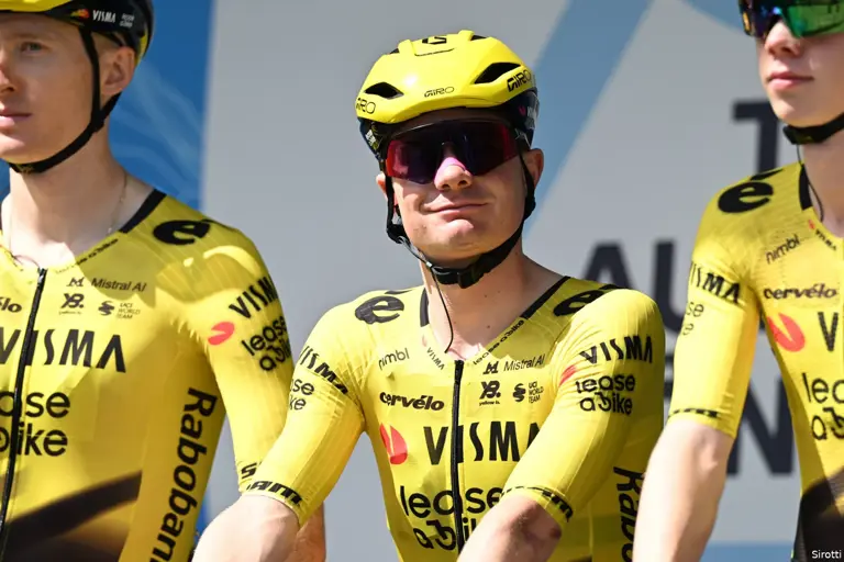 Van Aert kent moeizame rentree in Frankrijk: 'Wout is weer van zijn ...