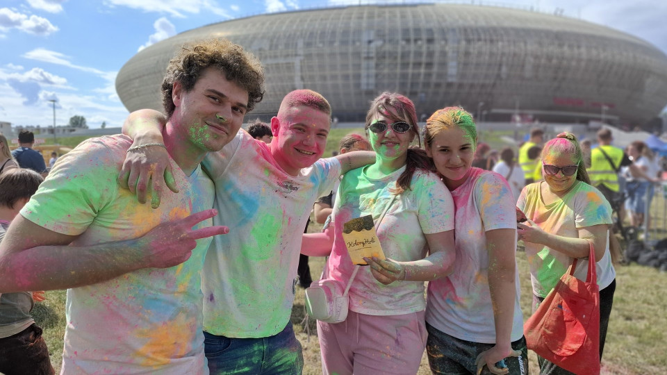 Tęczowe szaleństwo pod Tauron Areną. Festiwal Kolorów w Krakowie