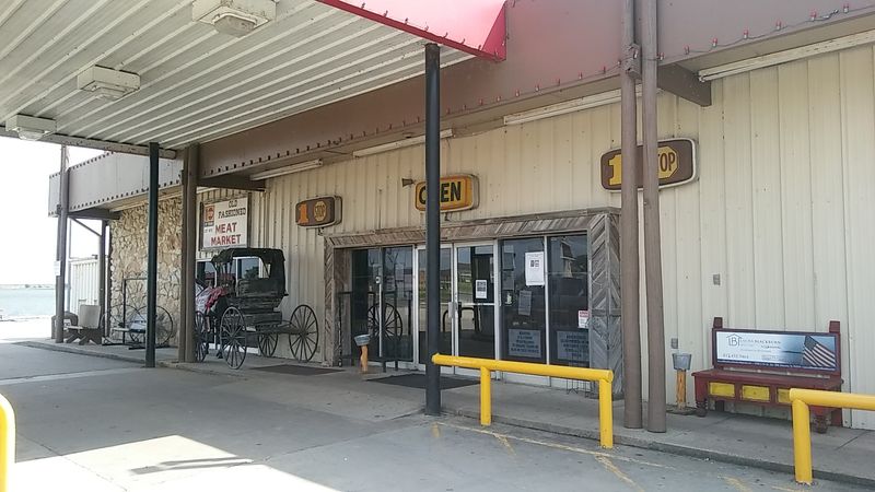 This Texas gas station has a meat market, homestyle cooking, fishing ...