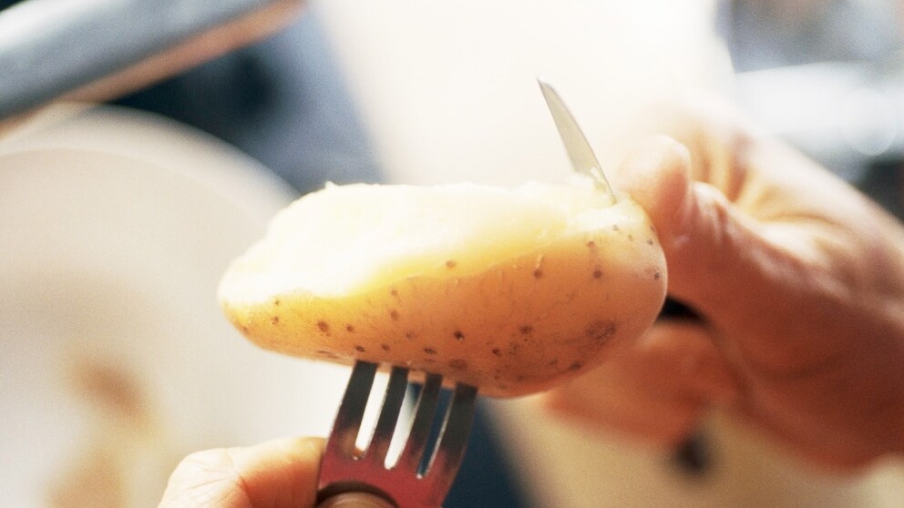 Simple trick makes peeling potatoes easier