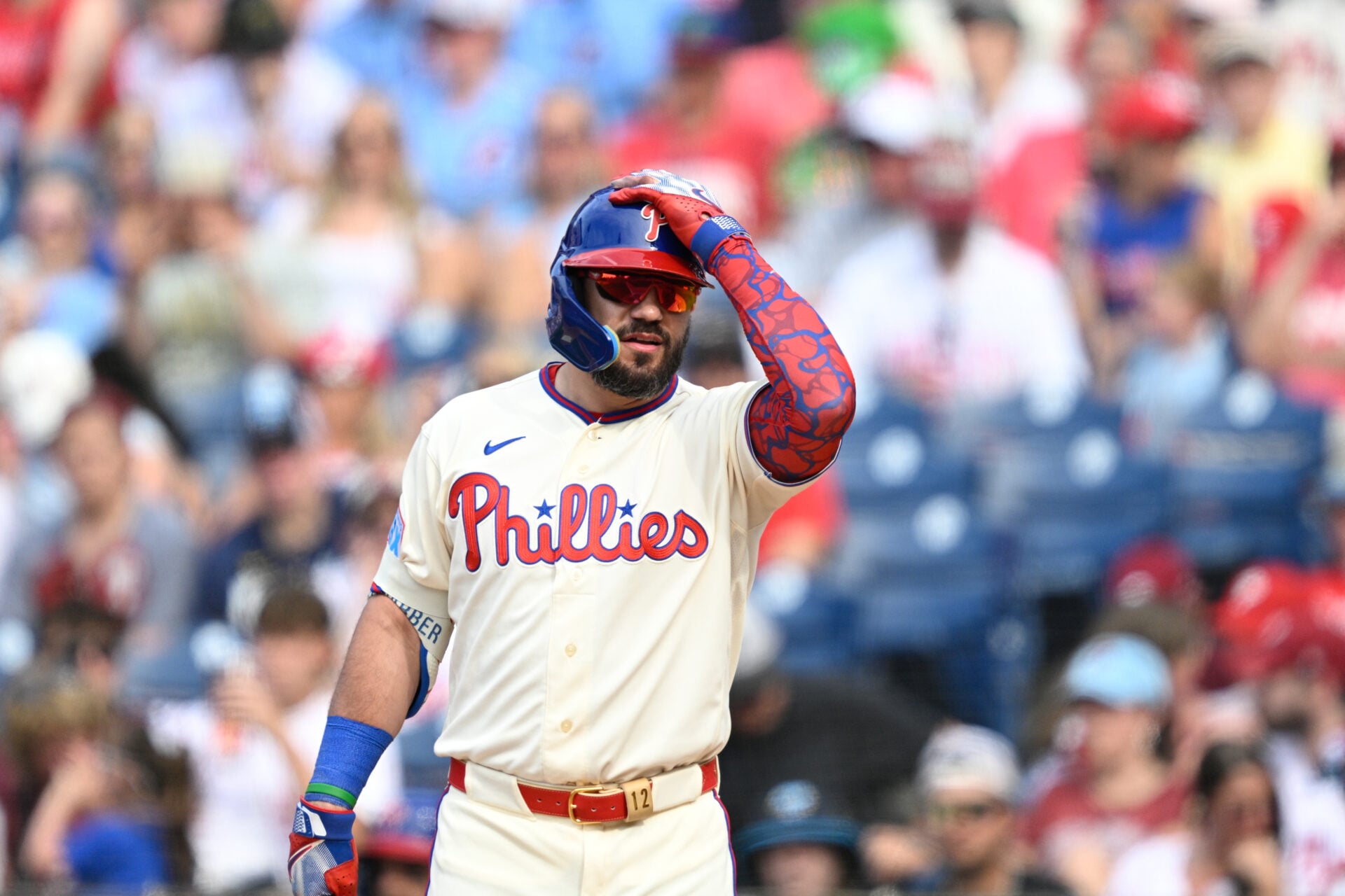 Kyle Schwarber foul ball leads to wholesome moment after destroying man ...