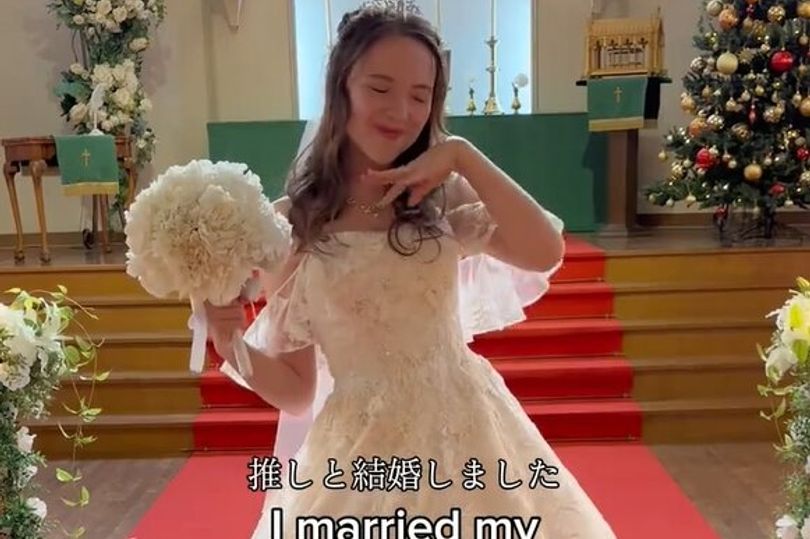 'Delusional' woman marries cartoon character after love story 'cost ...