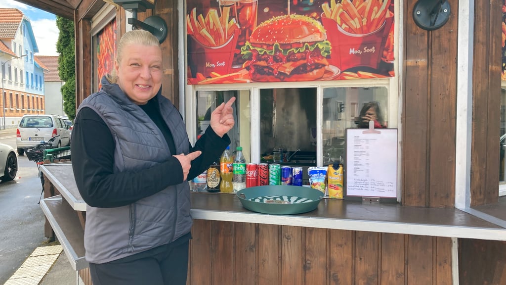 Bulgarin macht vereinsamten Kult-Kiosk wieder auf und zeigt, was ihre ...