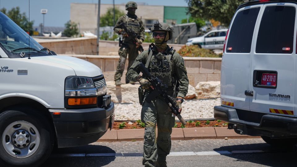One killed, several wounded in suspected terror attack in central Israel