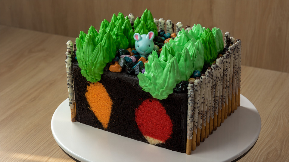Garden theme cake looks so fun