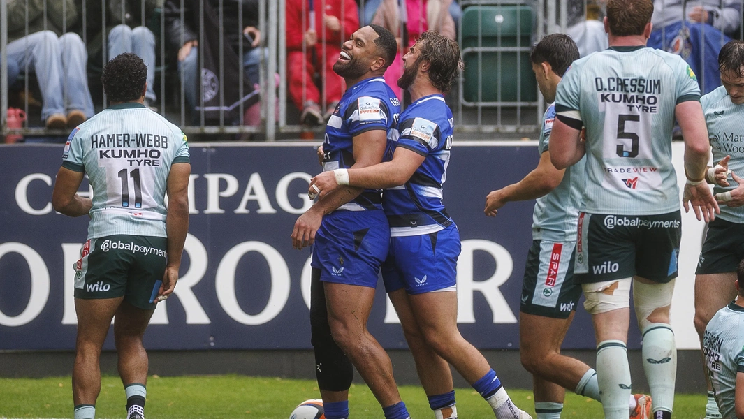 Bath clinch home semi as Exeter oust Saracens