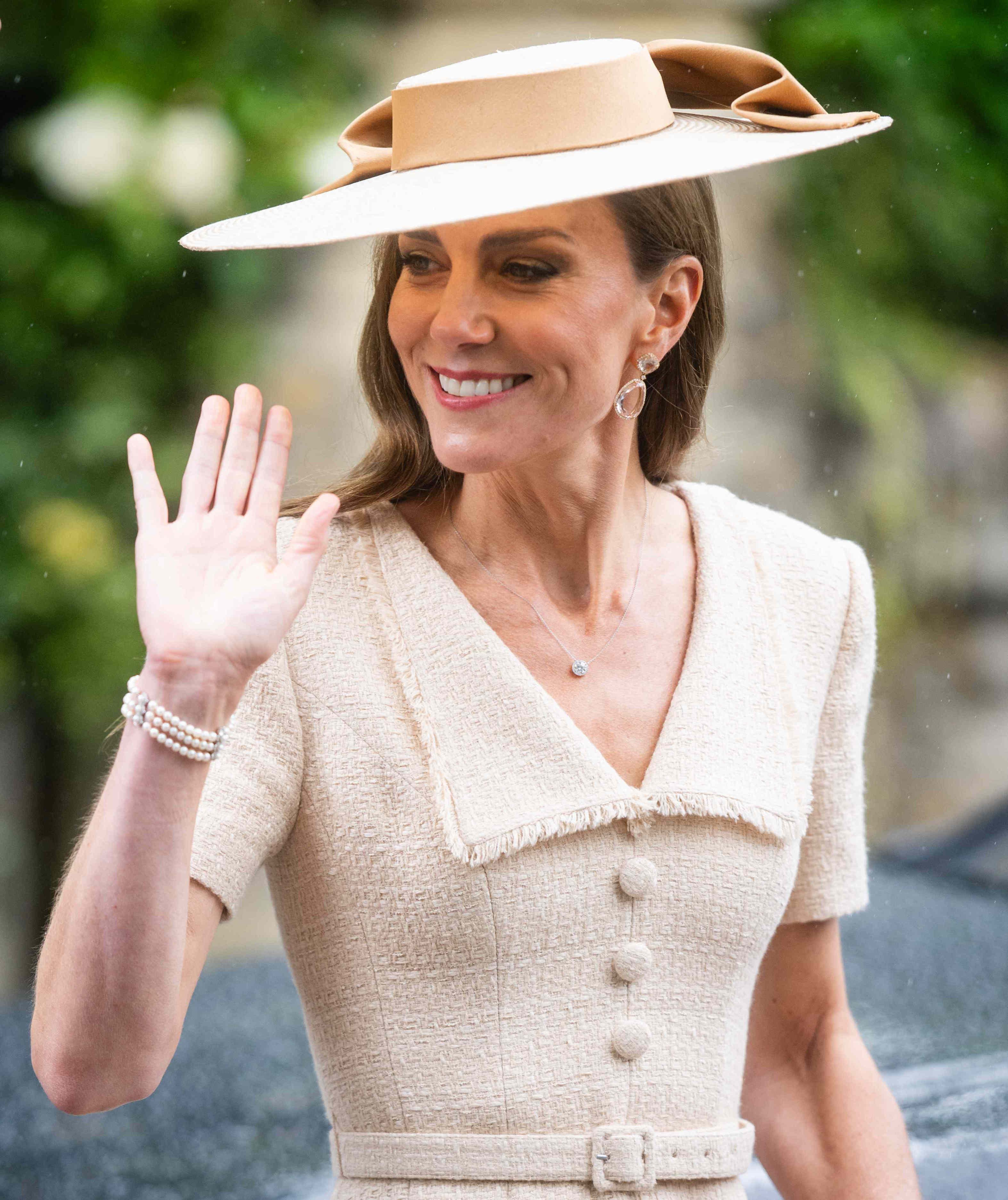 Kate Middleton wears Princess Diana’s heirloom pearl bracelet and a ...