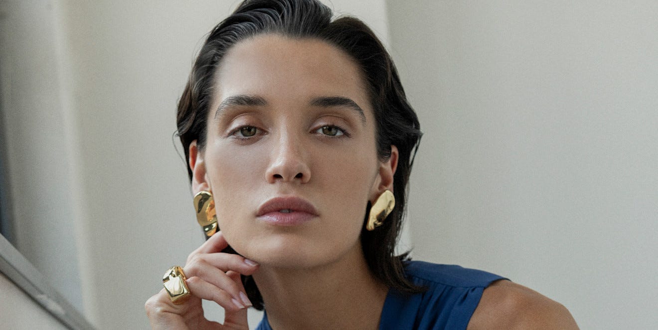 Il Cool Girl Bob è l'acconciatura che modella i caschetti nei giorni d ...