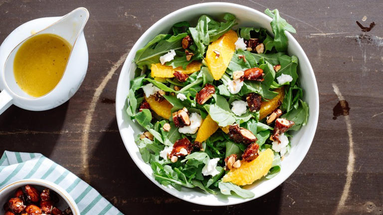 The Best Flavors Types To Pair With Bold Arugula In Salads