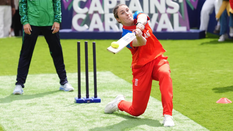 Waterloo Bridge becomes cricket pitch for T20 World Cup launch
