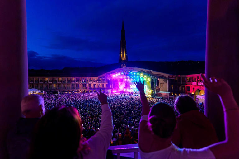 Gig review: Shed Seven at The Piece Hall, Halifax