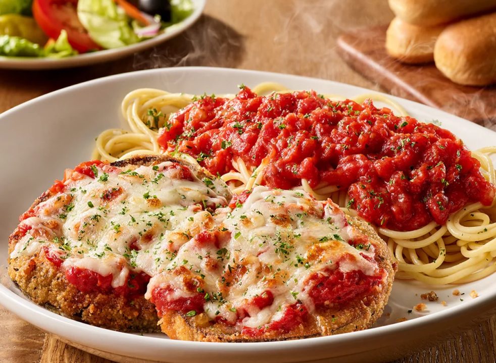 5 restaurant chains where one meal feeds two people, according to diners