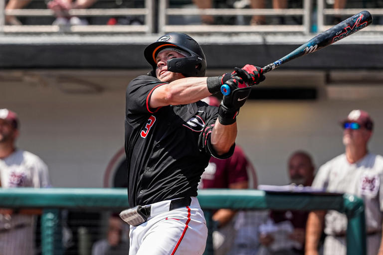 Who does Georgia baseball play in the CWS?