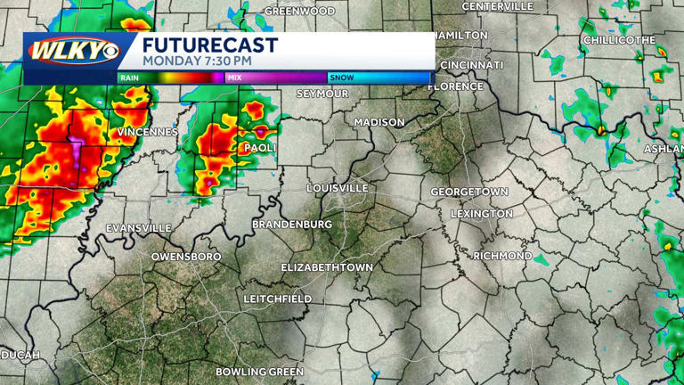 Impact weather: Showers, storms possible heading into the work week