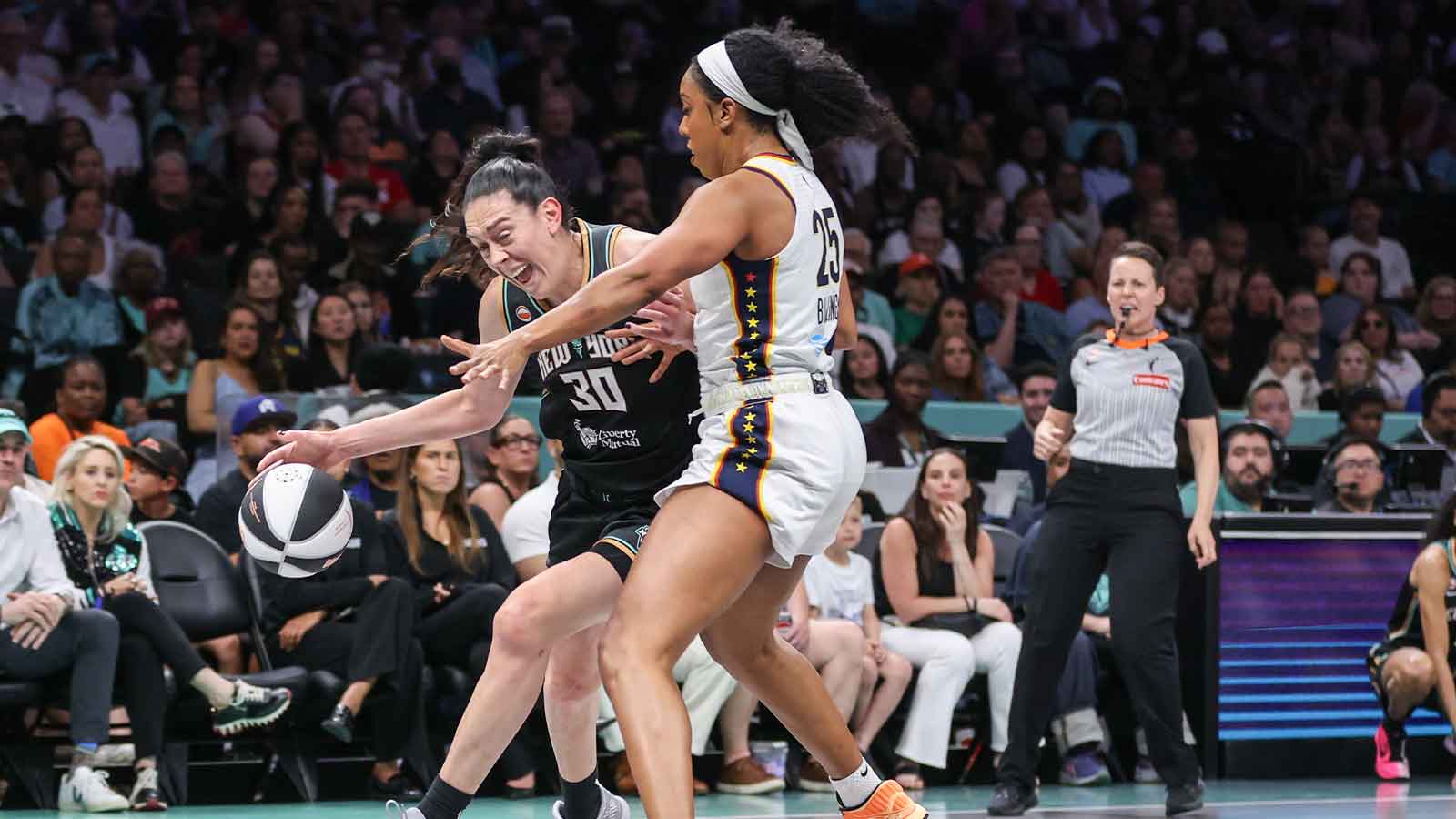 Liberty legend gets standing ovation at Barclays Center
