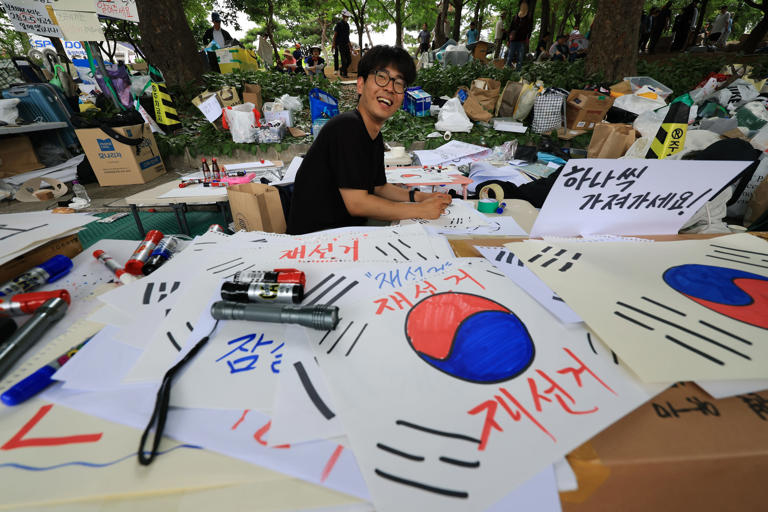 2030 generation demands re-election over ballot shortage