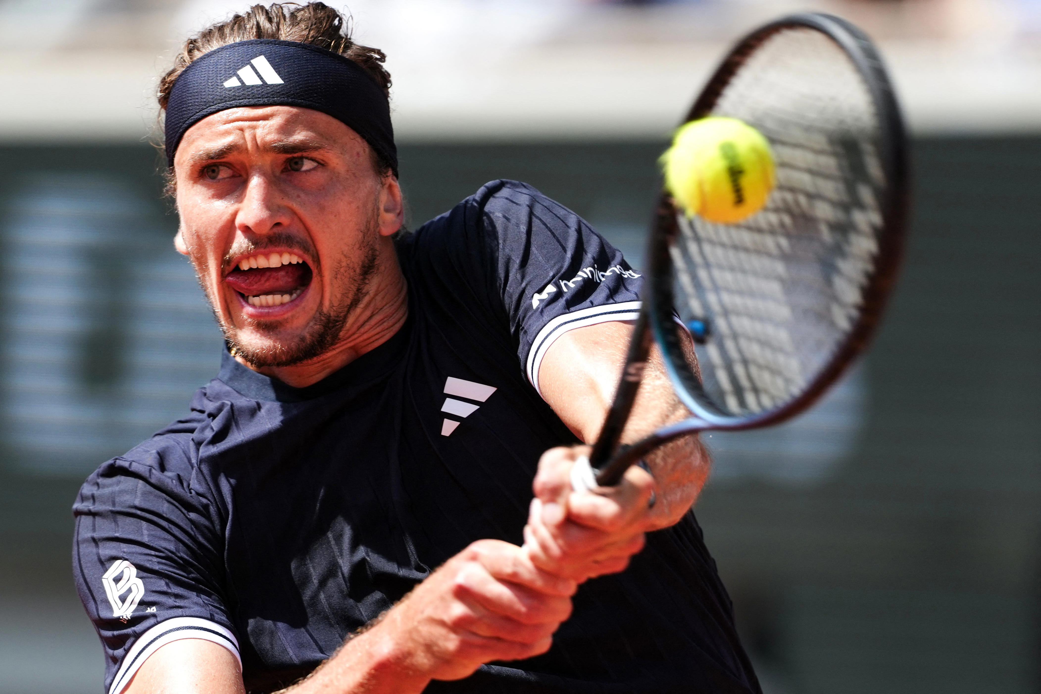 2026 French Open: Alexander Zverev defeats Flavio Cobolli in five sets