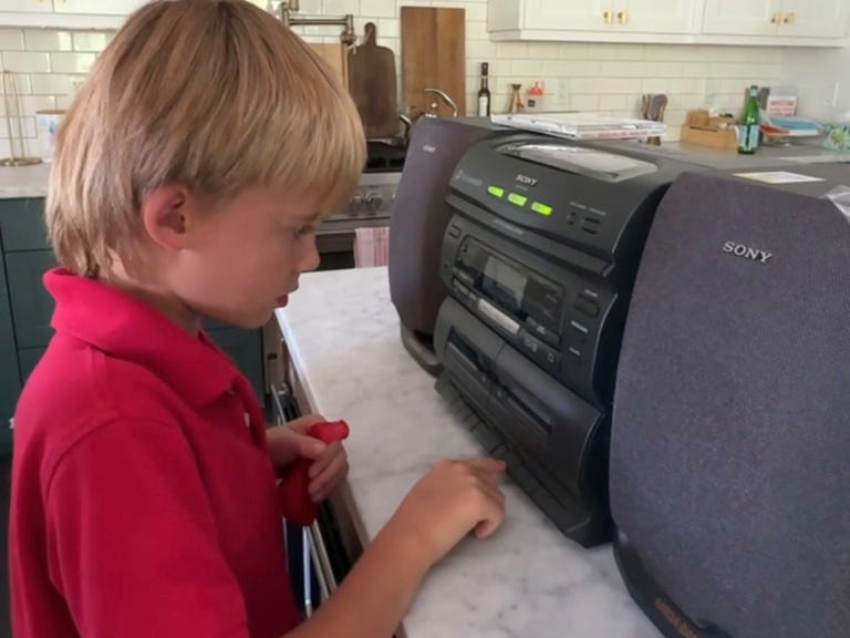 I banned smartphones for my 4 kids. They became obsessed with Walkmans ...