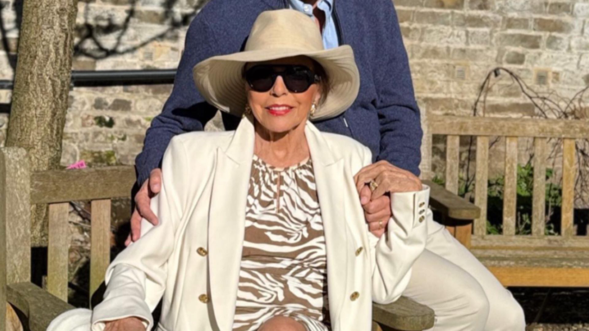 V 93 letech tato herečka předvádí eleganci, která stále fascinuje