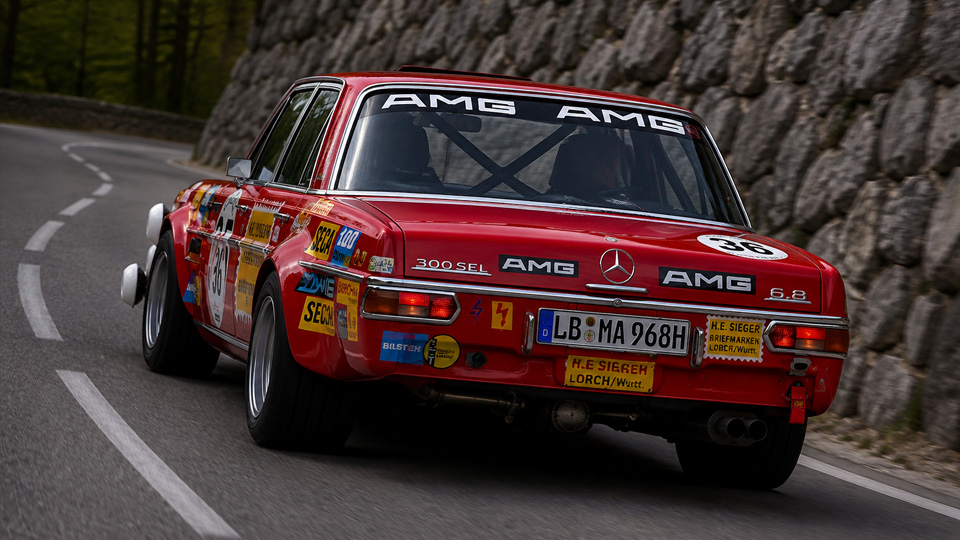 How loud is the AMG 300 SEL race car under full throttle?