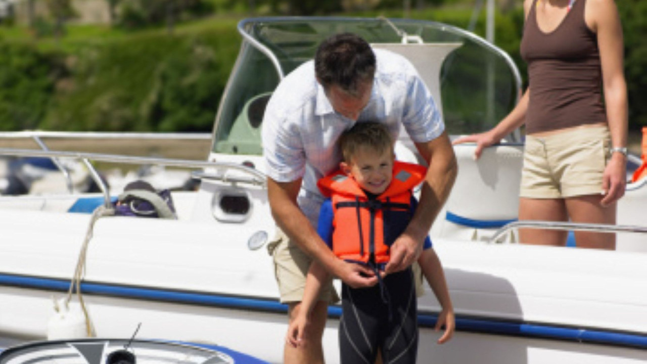 Parents should avoid these common life-jacket mistakes