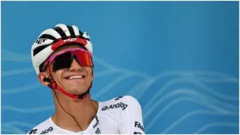 Isaac del Toro en el Tour Auvergne Rhone-Alpes 2026 en vivo: fecha ...